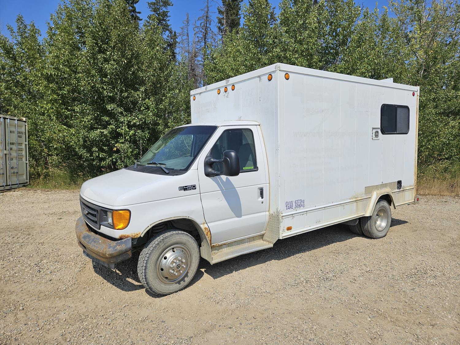 2003 Ford E450 Dually Cube Van Truck [24HD10072-001] | Team Auctions
