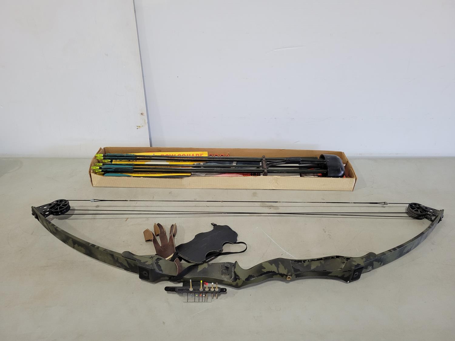 Sonic Compound Bow with Accessories [24DG10056-005] | Team Auctions