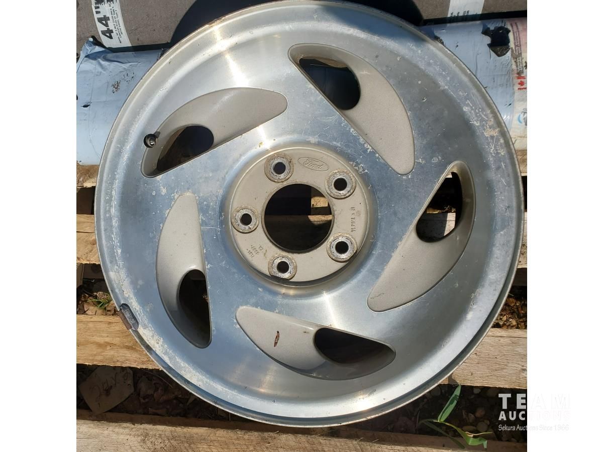 (2) 17 Inch X 7.5 Inch Ford Truck Rims [23JB05002-367] | Team Auctions