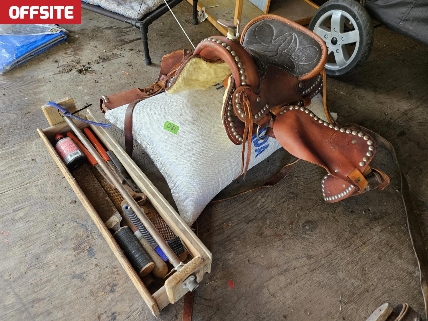 Childrens Saddle, Ferrier Tools & 25 kg Bag of Whole Oats [25JB37007 ...