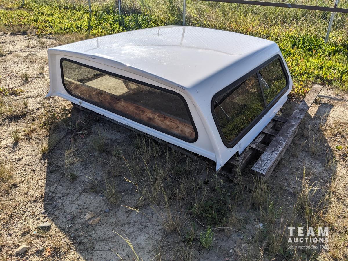 Raider 66 Inch Fiberglass Truck Canopy [23JE18003-014] | Team Auctions